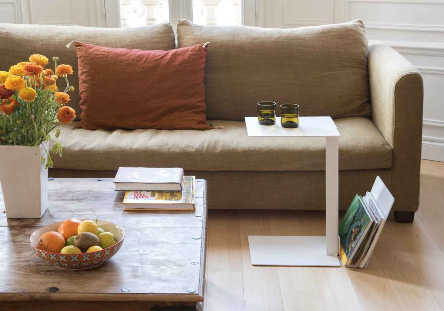 Buy Side table - White - Magazines